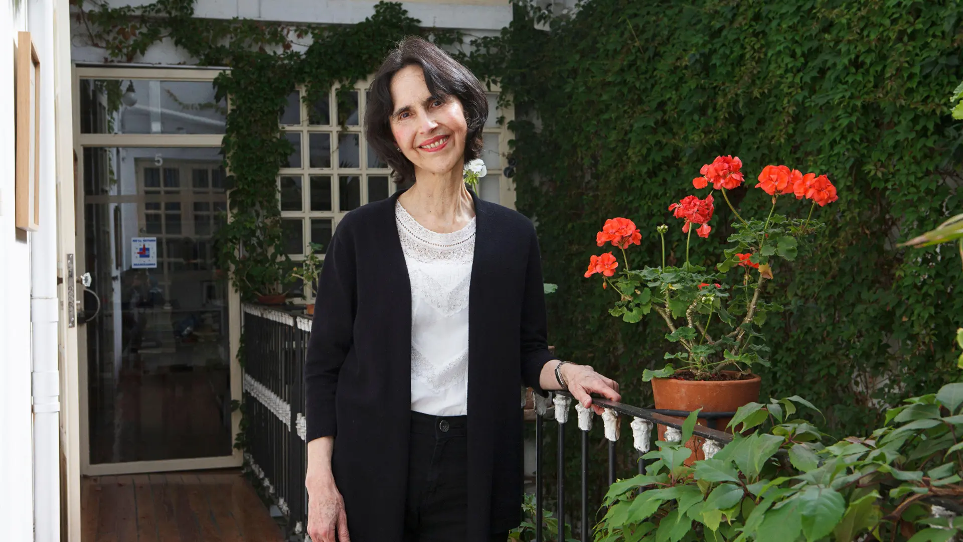 La poesía de Coral Bracho: Un espacio imantado - Latin American ...